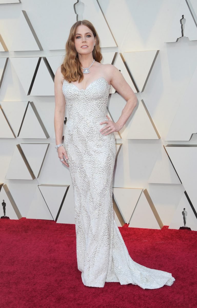 Amy Adams' Iconic Curves: Height, Weight, Measurements & More