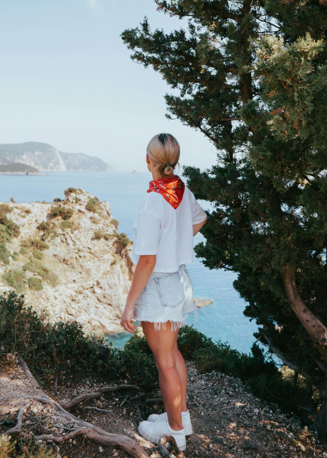 Steal Their Style: 30+ Celebrity-Inspired Greece Vacation Outfits