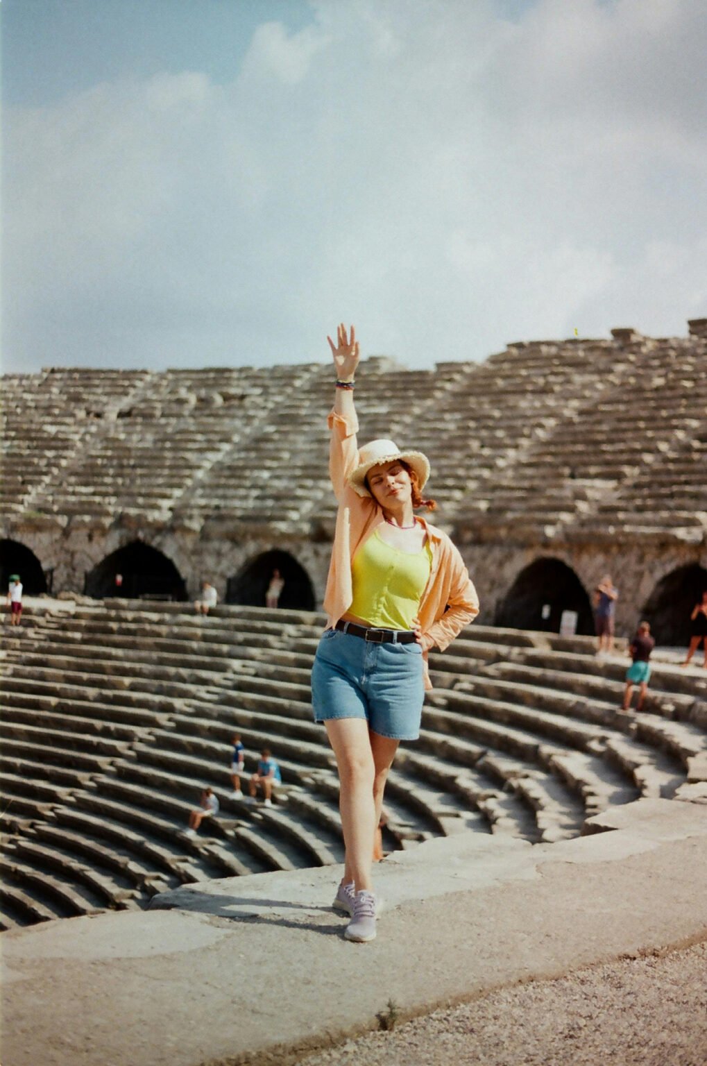 Steal Their Style: 30+ Celebrity-Inspired Greece Vacation Outfits