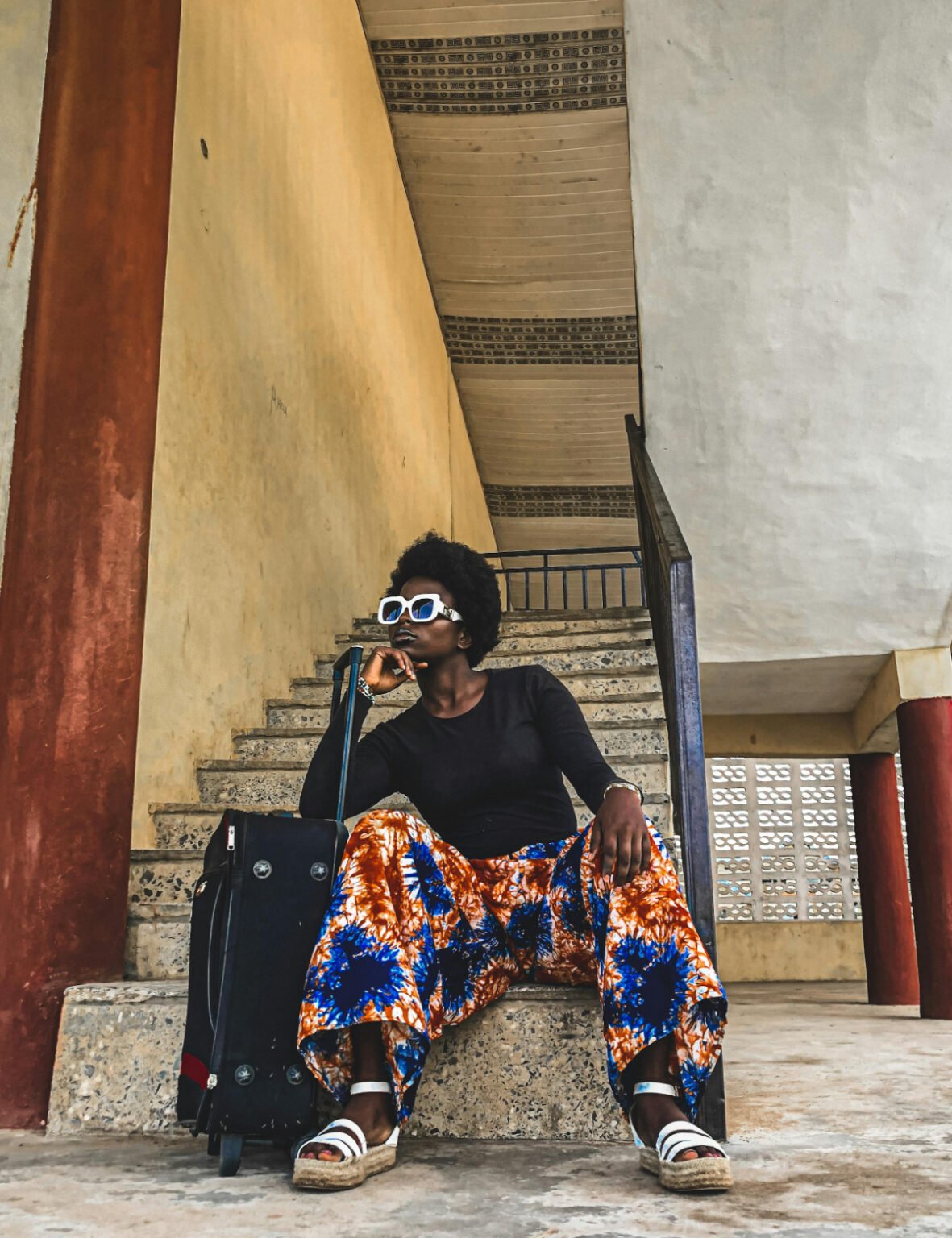 30+ Airport Outfits Inspired by Celebrities for Trendy Travelers