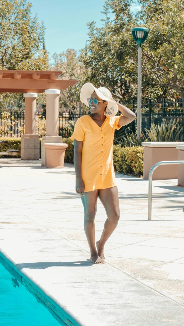 18+ Trendy Refreshing Pool Party Outfit Ideas to Make Waves