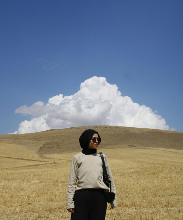 32+ Sizzling Desert Outfits: Chic Looks for Sun-Soaked Adventure