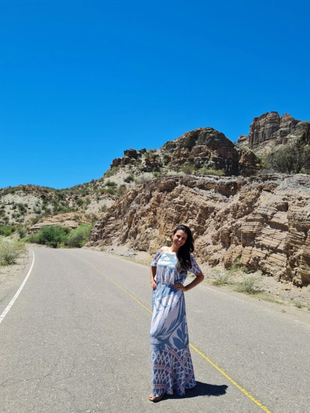 32+ Sizzling Desert Outfits: Chic Looks for Sun-Soaked Adventure