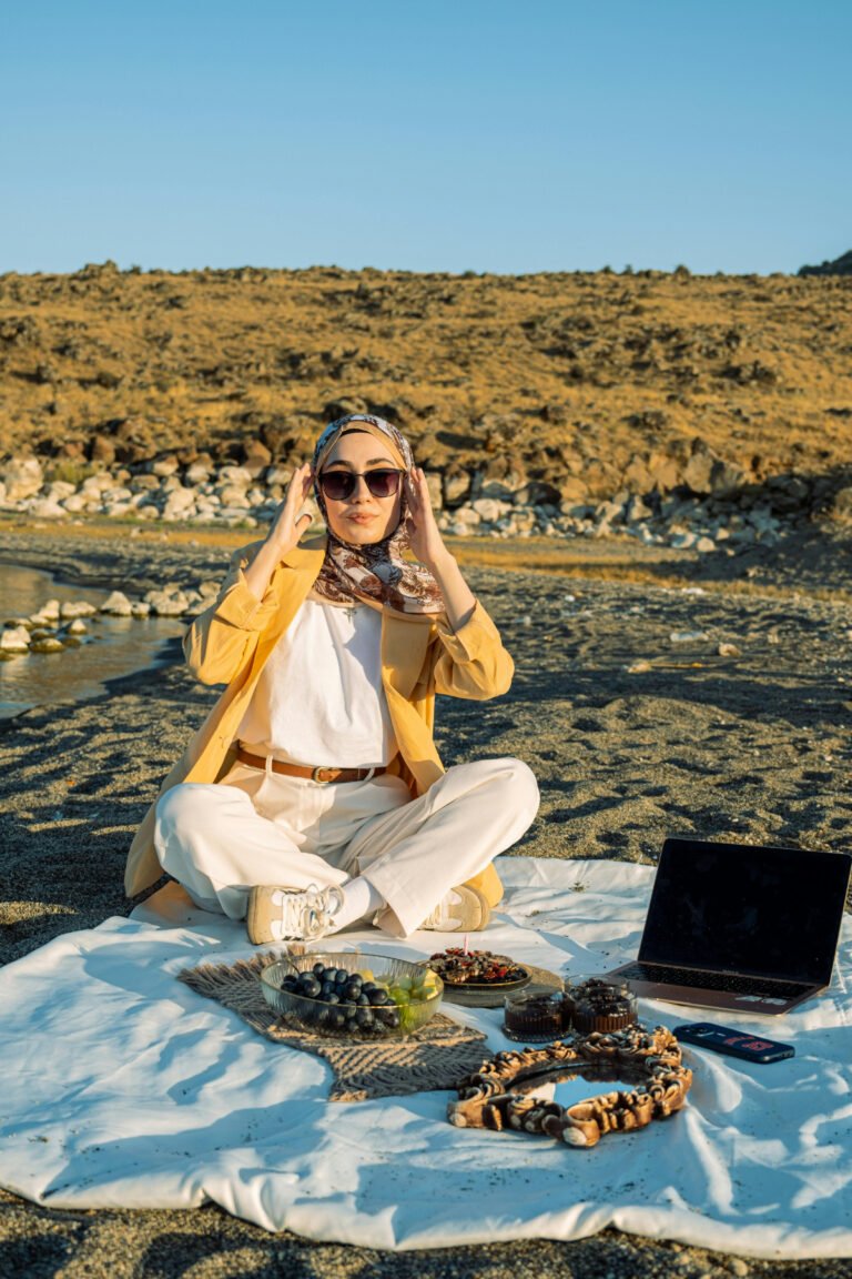 32+ Sizzling Desert Outfits: Chic Looks for Sun-Soaked Adventure