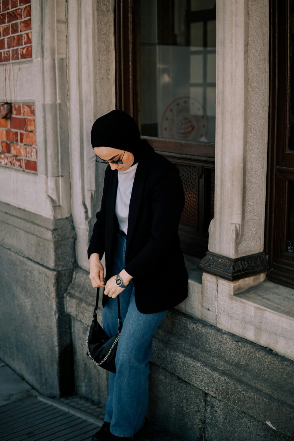 32+ Fashionable Dubai Outfits: From Souks to Skylines