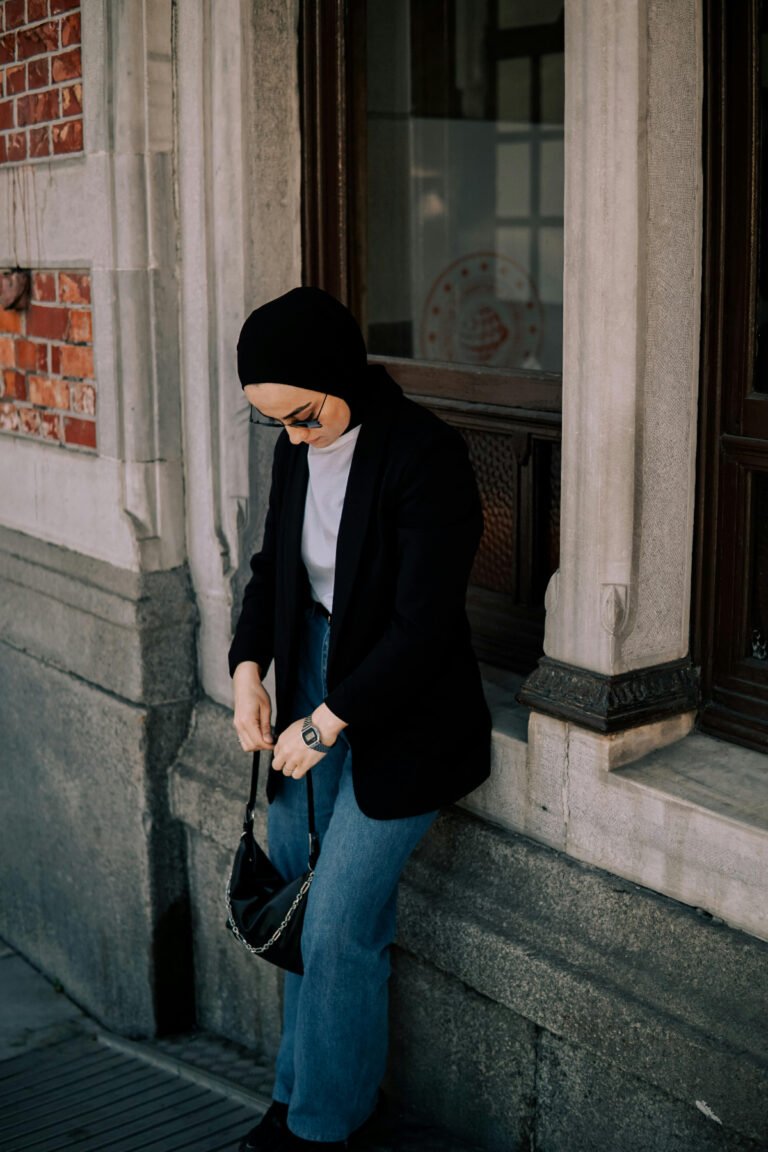 32+ Fashionable Dubai Outfits: From Souks to Skylines