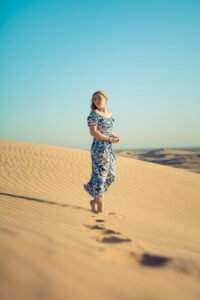 32+ Sizzling Desert Outfits: Chic Looks for Sun-Soaked Adventure