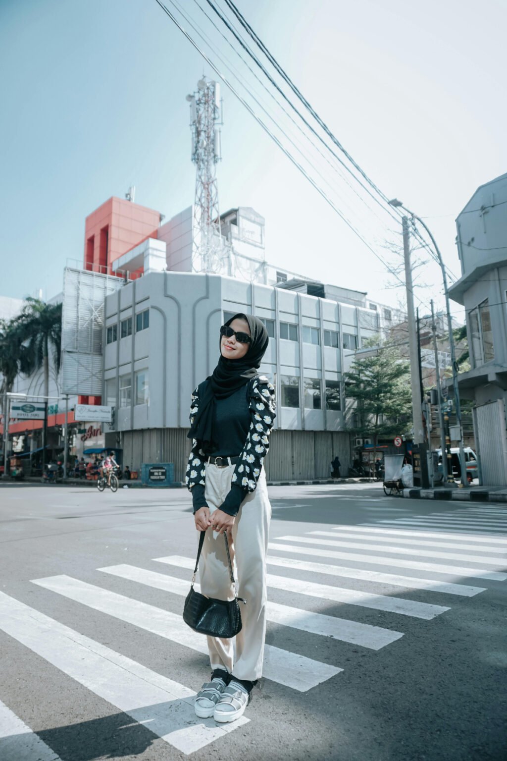 32+ Fashionable Dubai Outfits: From Souks to Skylines