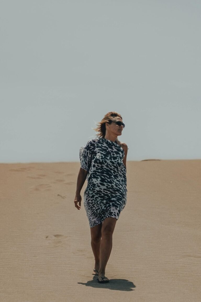 32+ Sizzling Desert Outfits: Chic Looks for Sun-Soaked Adventure