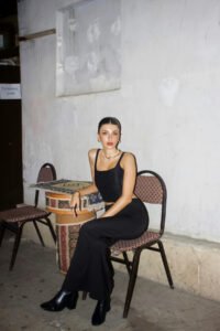 37+ Fashionable Dinner Date Outfits to Make Him Skip a Beat