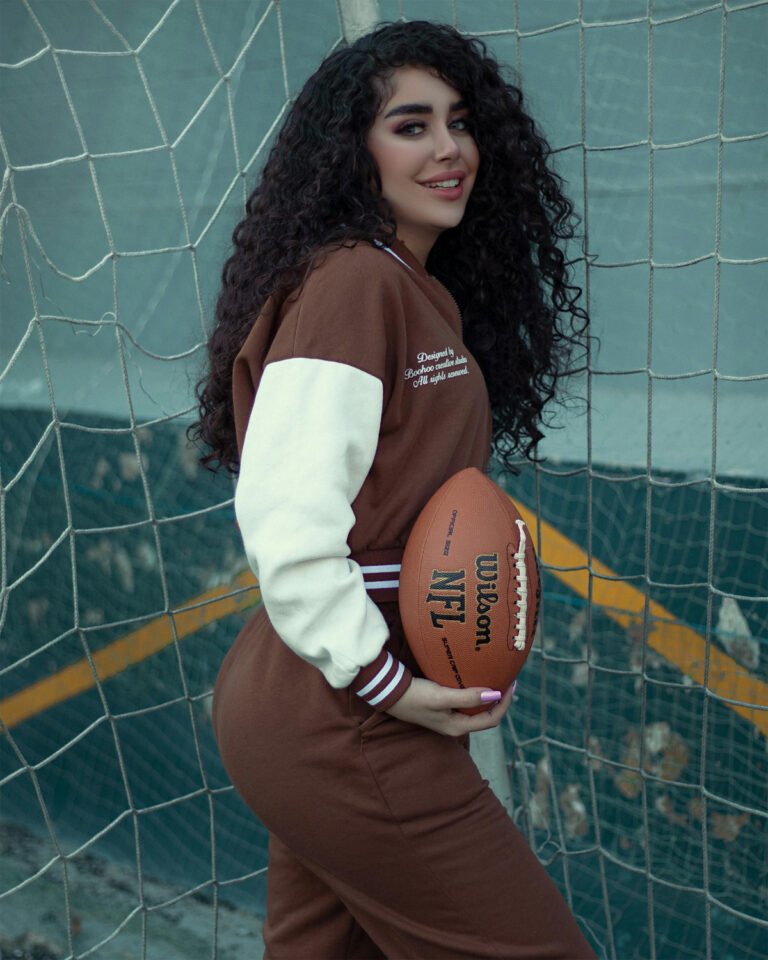 37+ Game-Changing Outfits to Wear to a Football Game Day