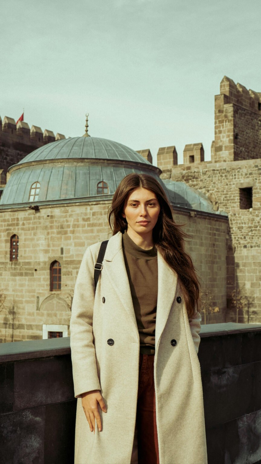 30+ Celebrity-Inspired Egypt Outfits for Your Egyptian Getaway