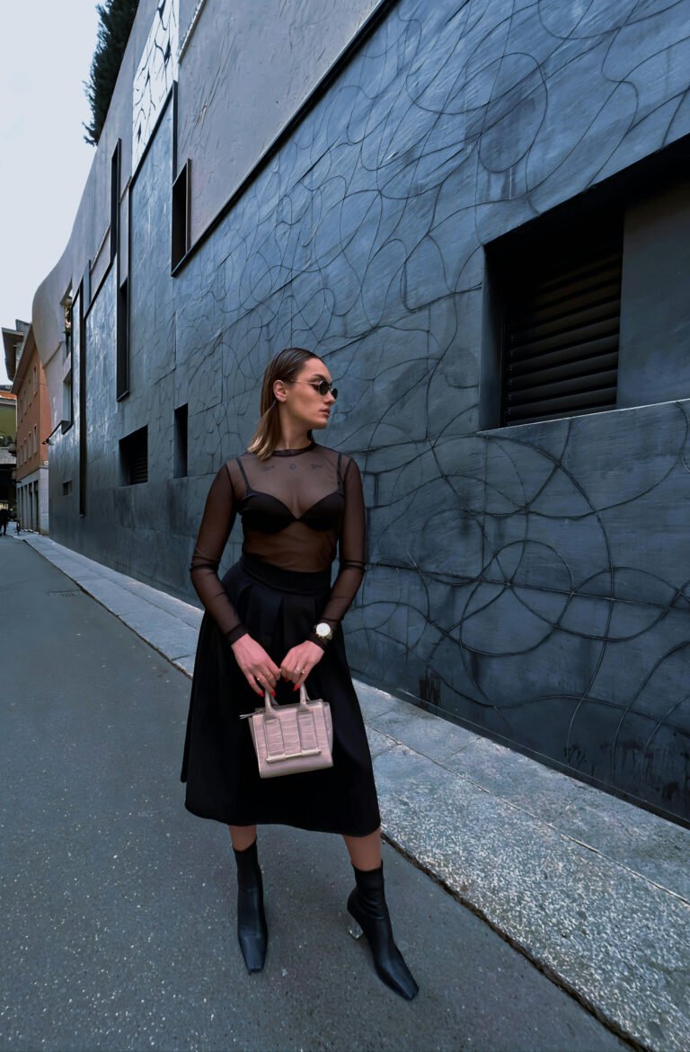 32+ Fashionable Dubai Outfits: From Souks to Skylines