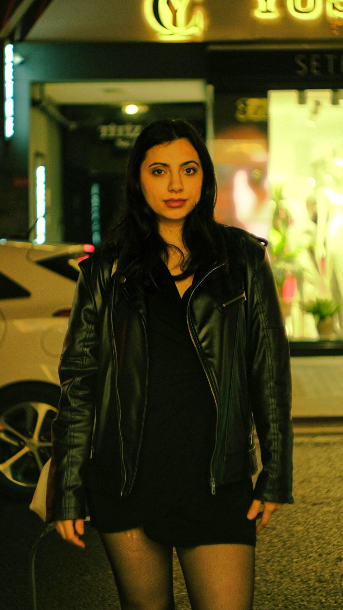 37+ Fashionable Dinner Date Outfits to Make Him Skip a Beat