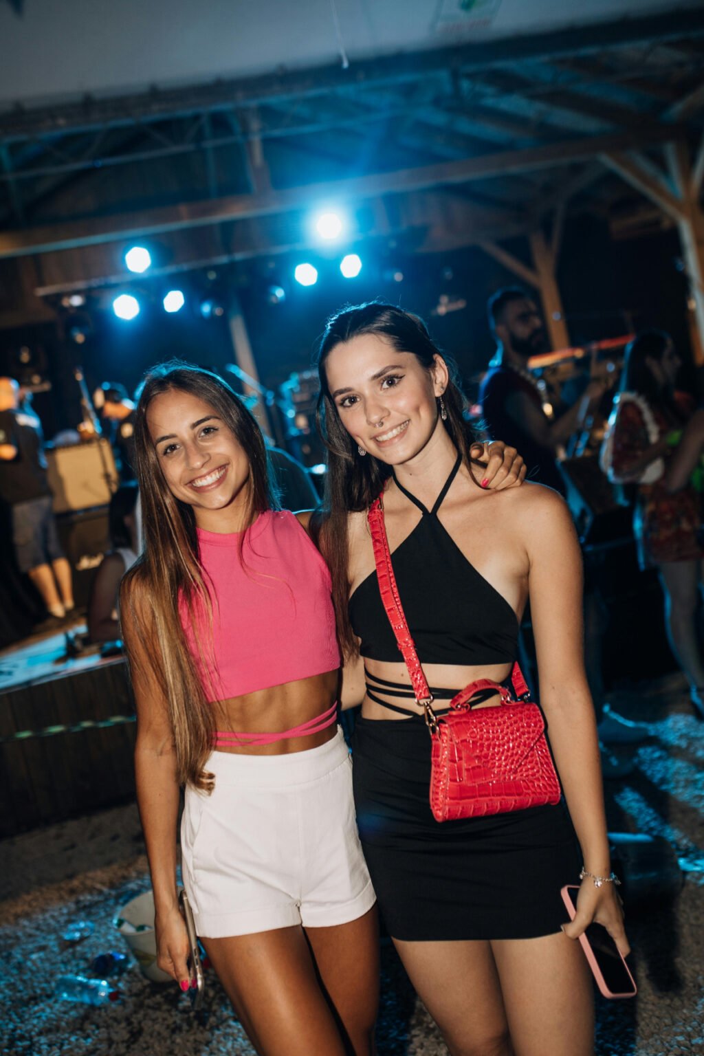 35+ Dazzling Concert Outfits for Every Music Lover