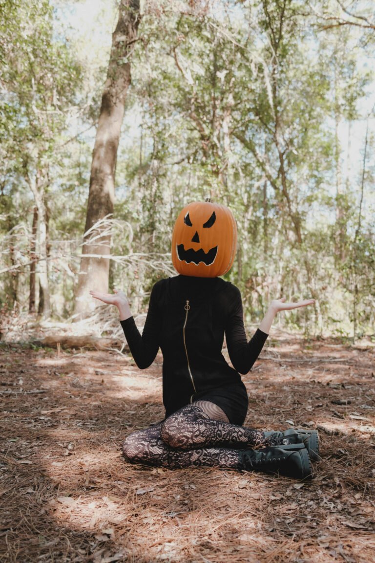 33+ Spooky Halloween Costumes That'll Turn Heads at Any Party