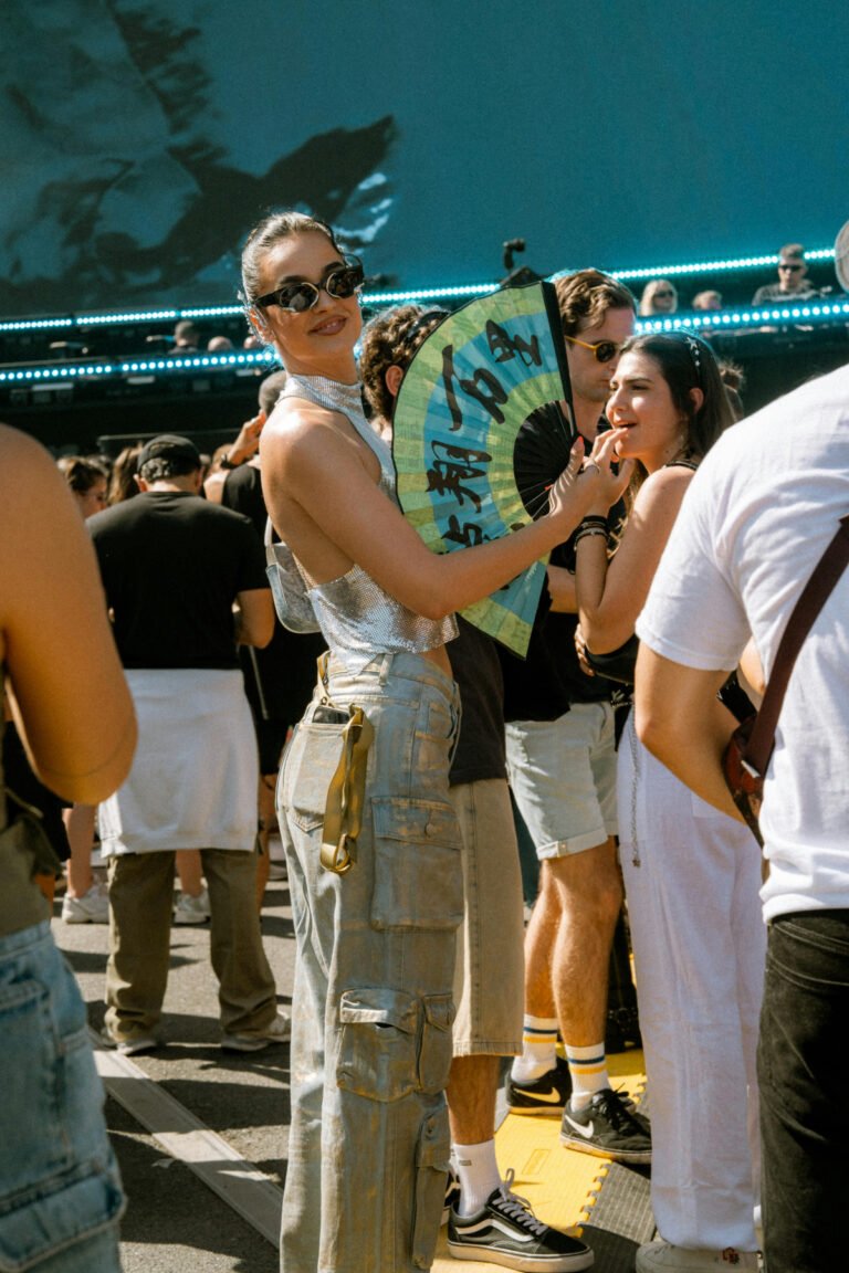 35+ Dazzling Concert Outfits for Every Music Lover