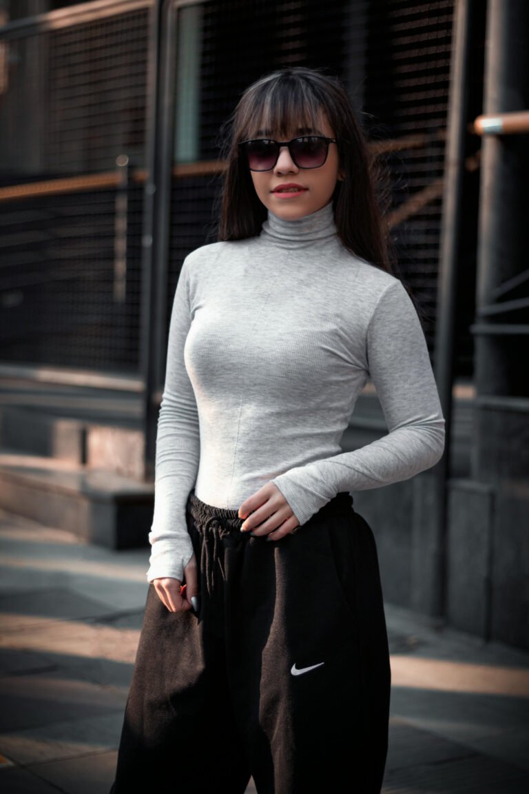 34+ Fashionable Sweatpants Outfits Women are Obsessing Over