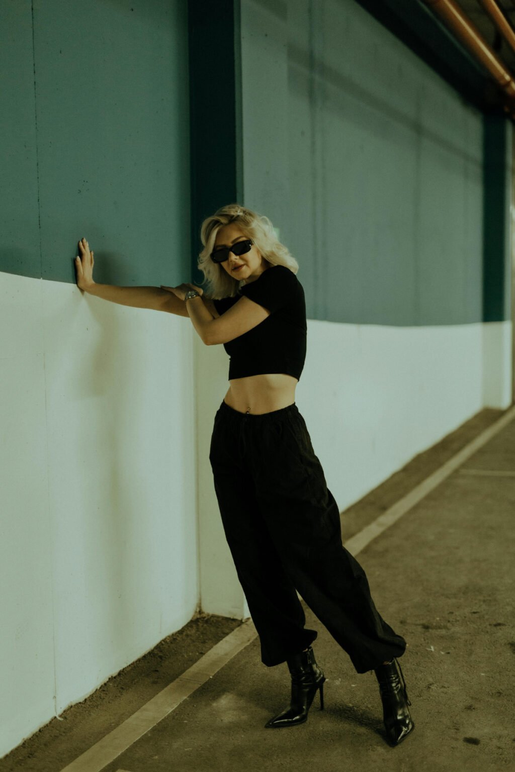 34+ Fashionable Sweatpants Outfits Women are Obsessing Over