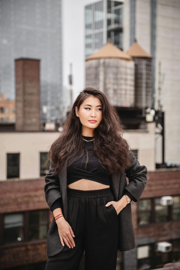 34+ Fashionable Sweatpants Outfits Women are Obsessing Over