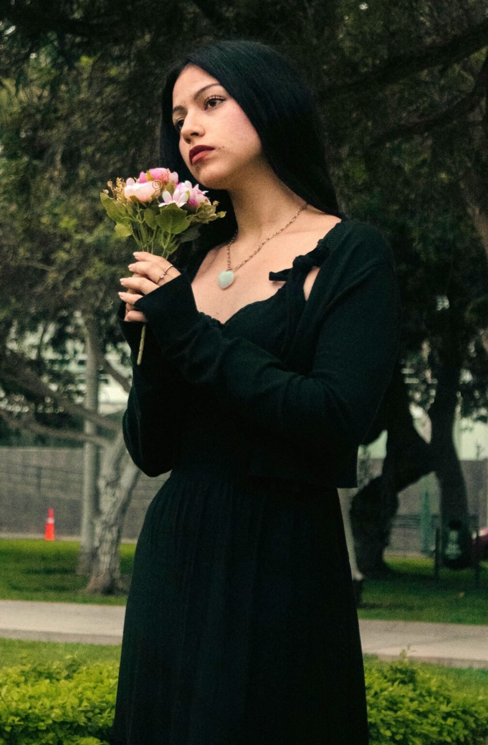 30+ Respectful Humble Outfits You Can Wear to a Funeral