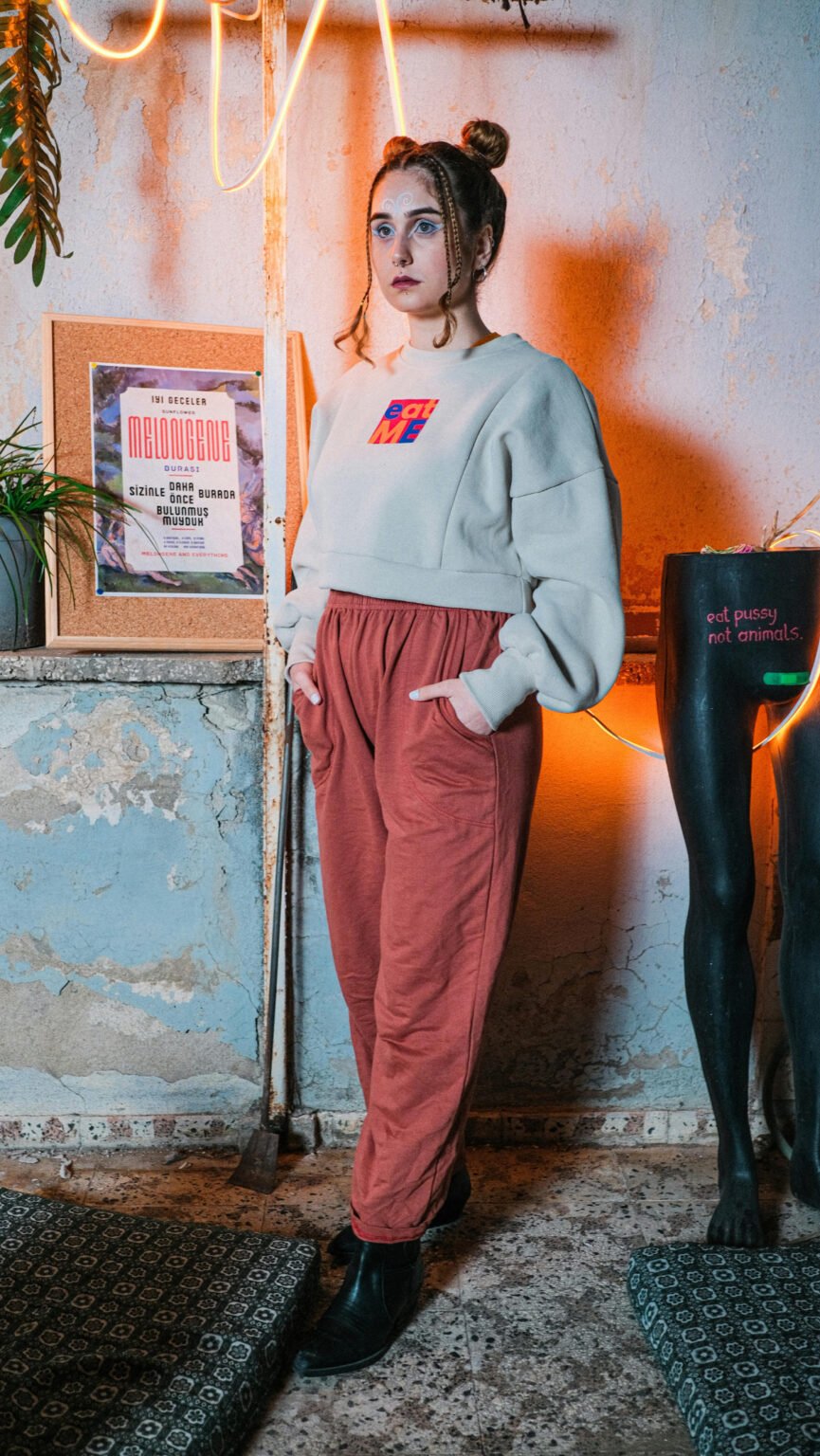 34+ Fashionable Sweatpants Outfits Women are Obsessing Over