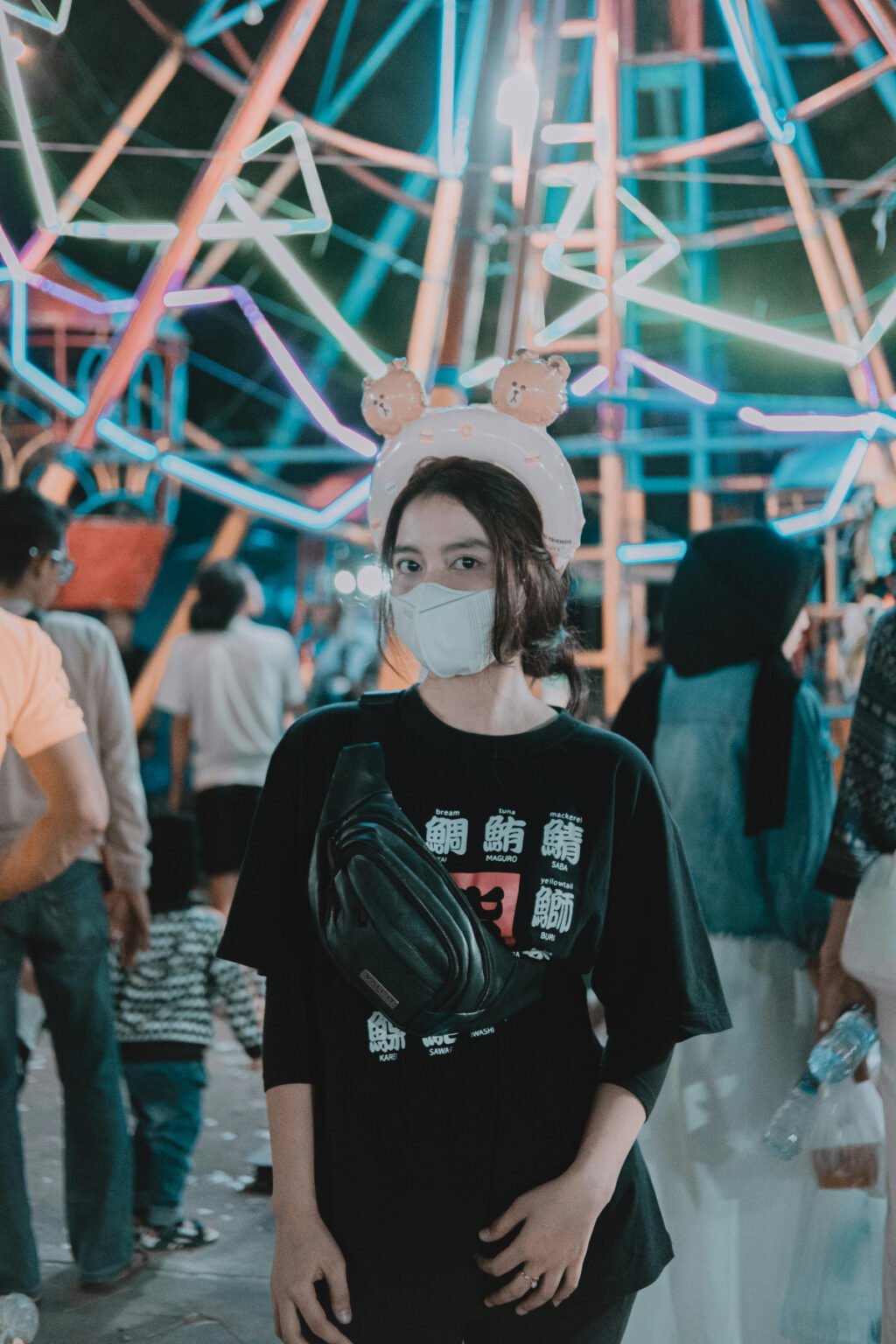 30+ Fashionable Amusement Park Outfits For a Stylish Day Out
