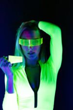 25+ Dazzling Glow Party Outfits That Will Go Viral on the Gram