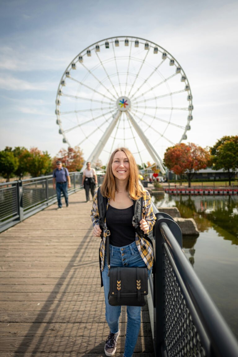 30+ Fashionable Amusement Park Outfits For a Stylish Day Out