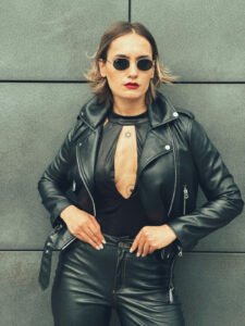 35+ Bold Leather Outfits That Work from Day To Night