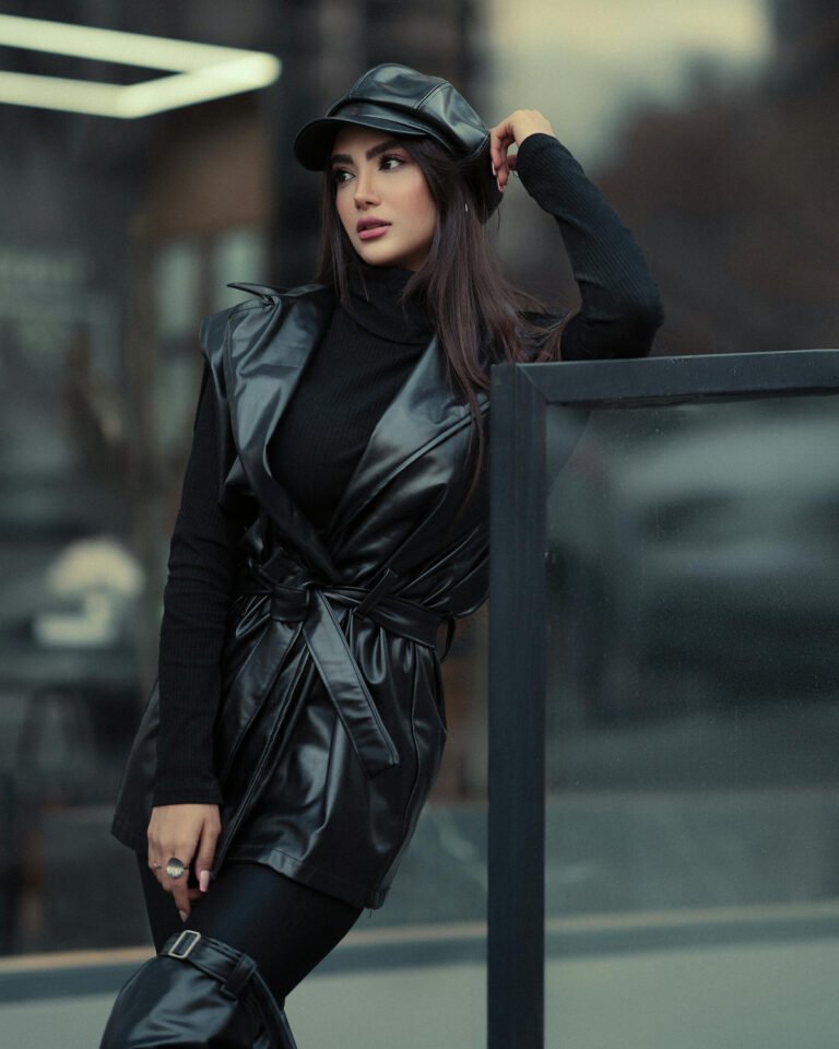 35+ Bold Leather Outfits That Work from Day To Night