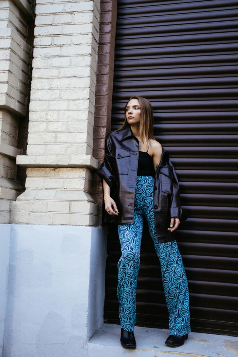 35+ Bold Leather Outfits That Work from Day To Night