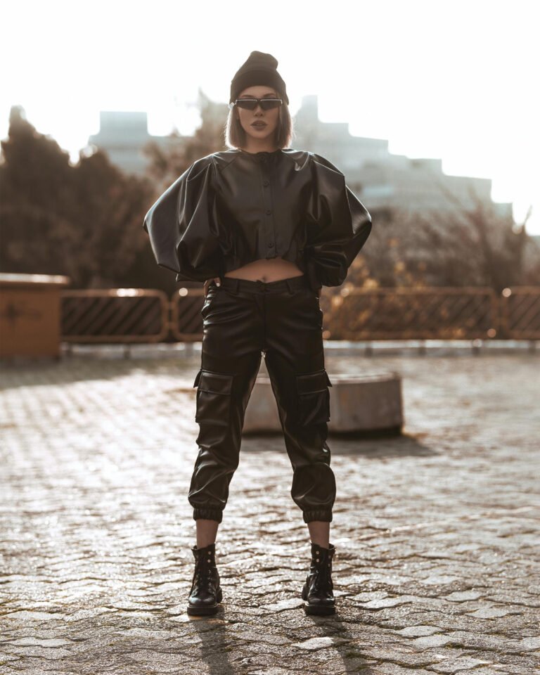 35+ Bold Leather Outfits That Work from Day To Night
