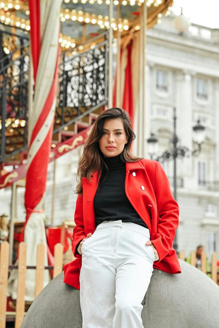 30+ Fashionable Amusement Park Outfits For a Stylish Day Out