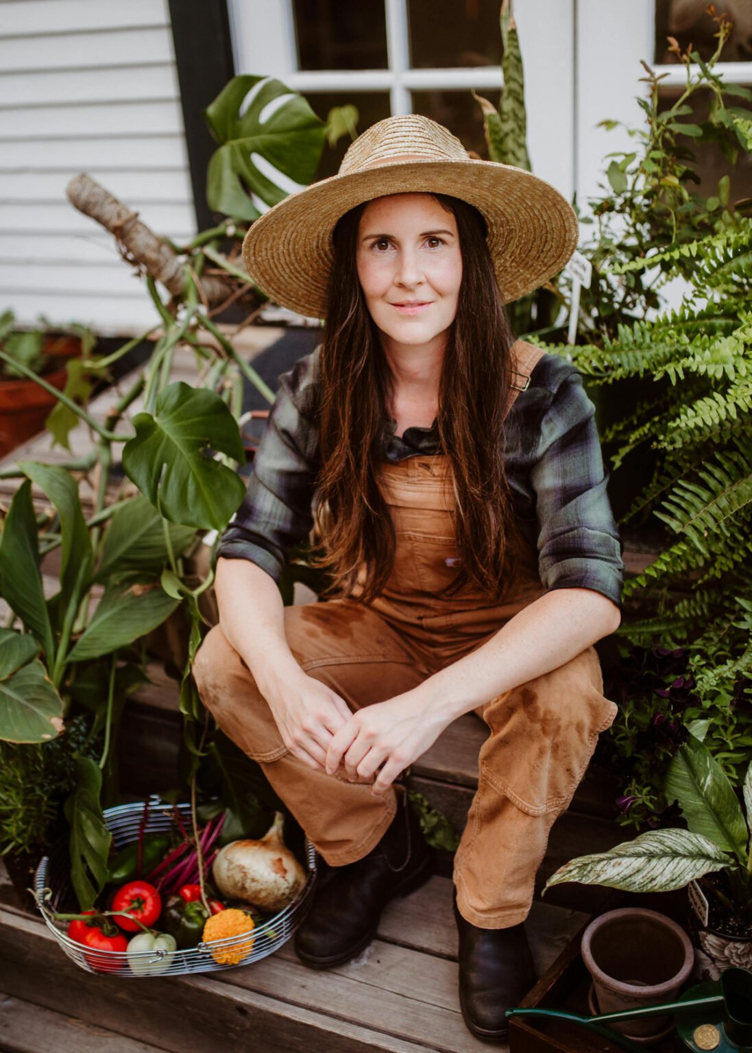 23+ Chic Overalls Outfits Women Are Wearing This Season
