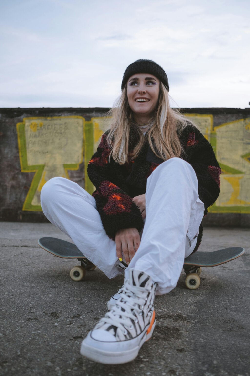 35+ Insanely Cool Skater Girl Outfits for the Ultimate Street Style