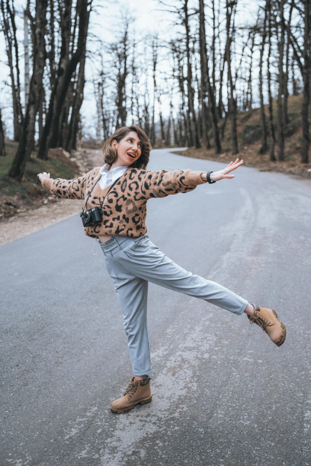 30+ Classy Leopard Print Outfits From Office to Evening