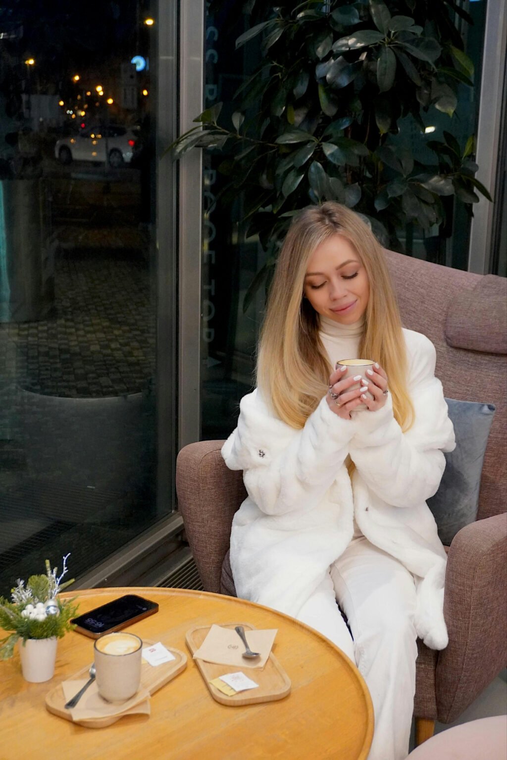 30+ Fashionable Winter Date Night Outfits That Keep You Cozy & Cute