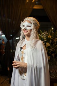 30+ Epic Saltburn Party Outfits That Look Straight Out of the Movie