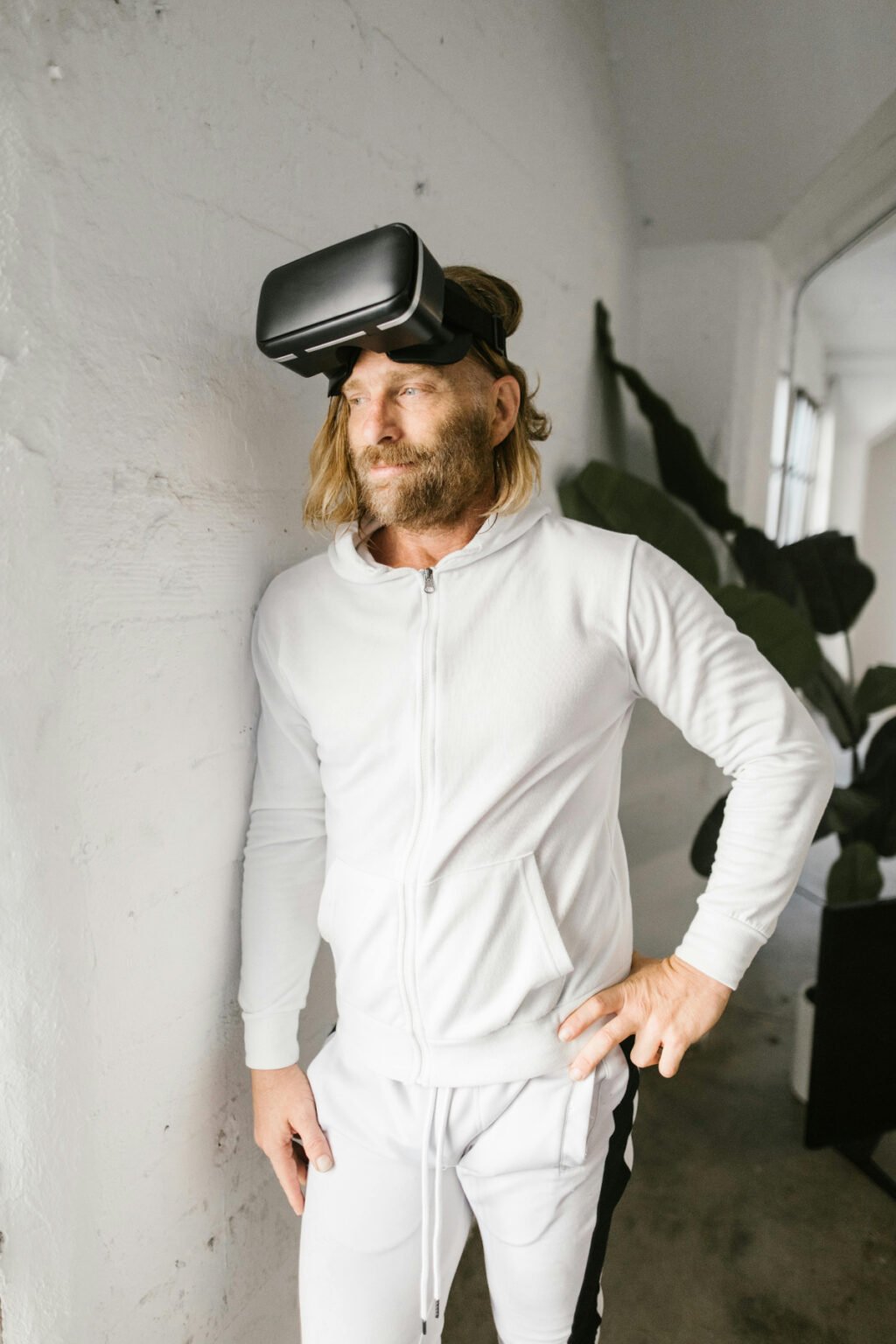 25+ Trendy All White Men Outfits for a Fresh & Fine Look