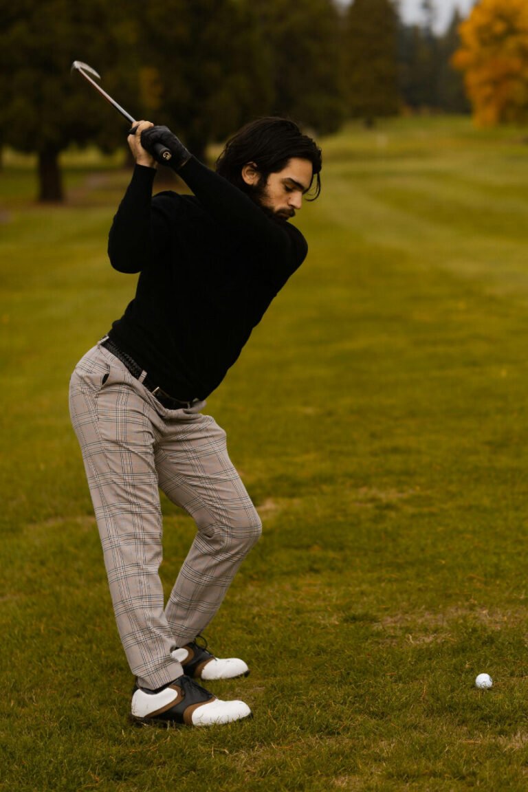 25+ Aesthetic Golf Outfits for Men That Stand Out on the Green