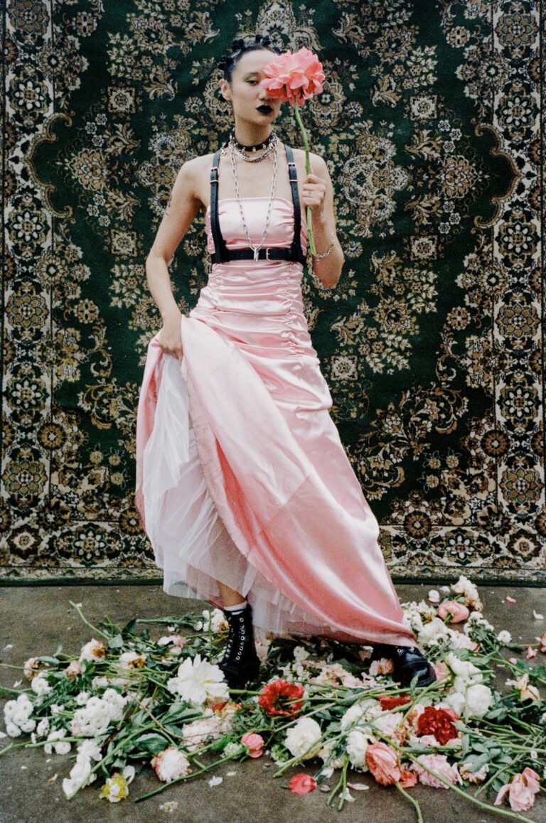 20+ Mysterious Pastel Goth Outfits for Real Gothic Style Lovers