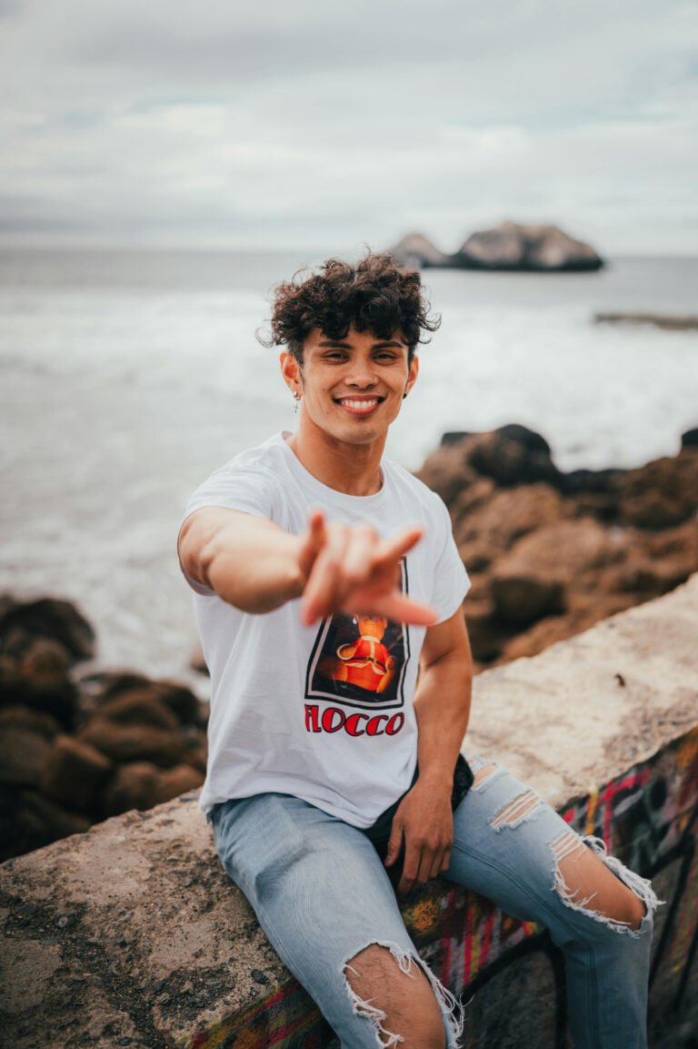 25+ Breezy Men's Beach Outfits That Work from Strolls to Parties