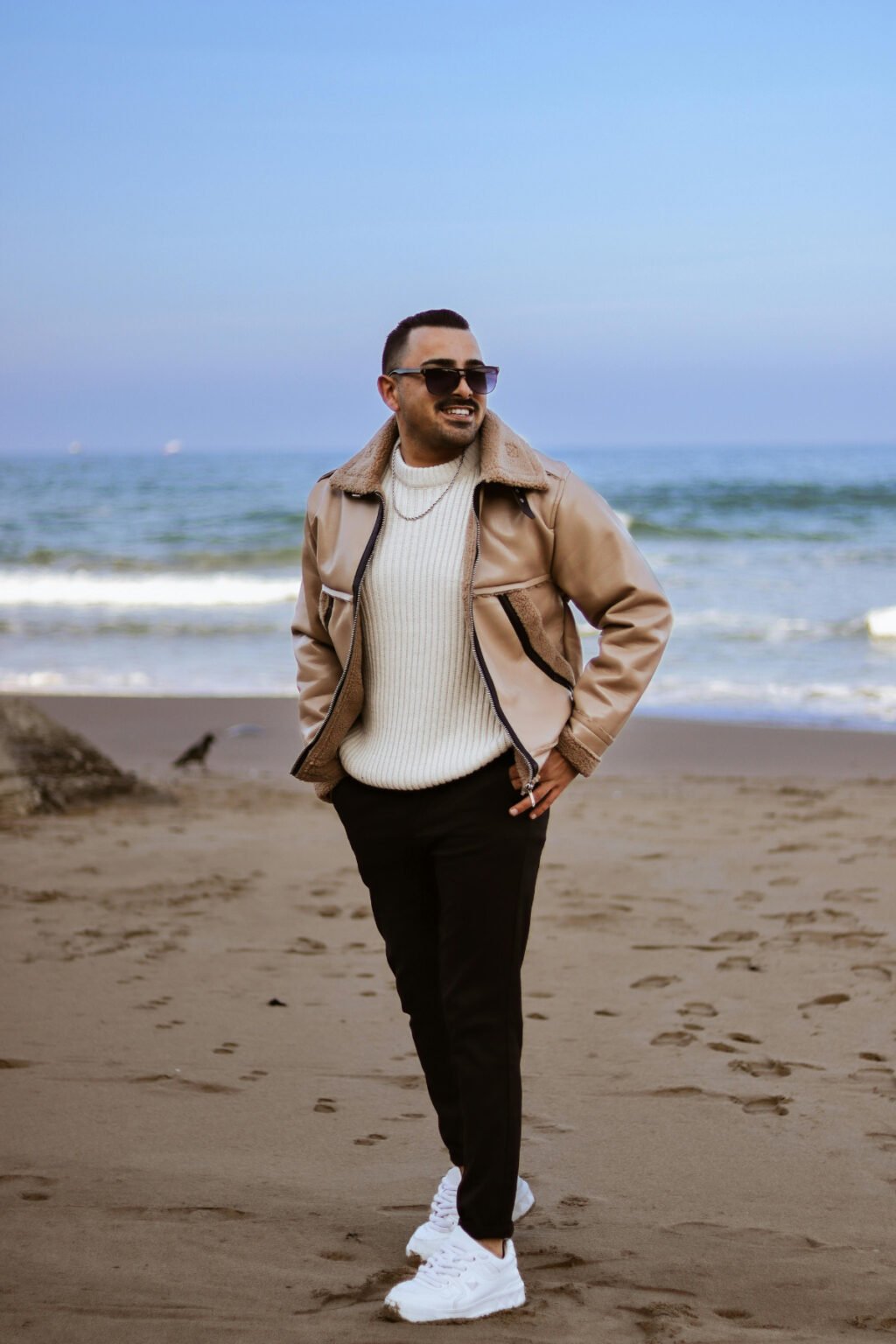 25+ Breezy Men's Beach Outfits That Work from Strolls to Parties