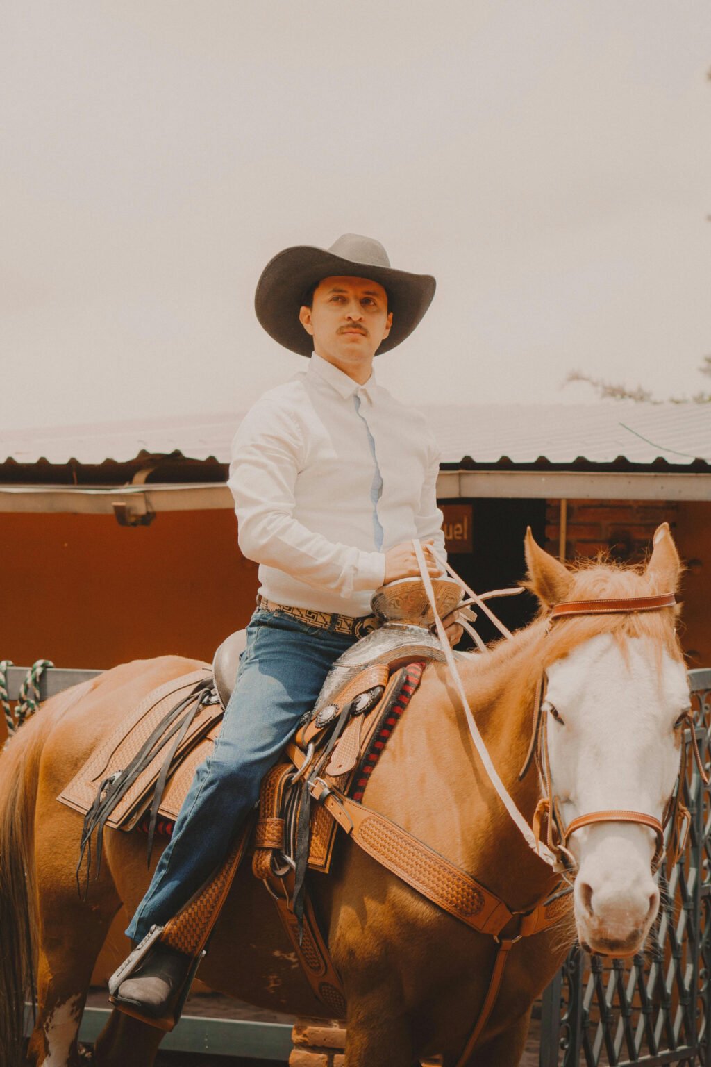 20+ Modern Men's Cowboy Outfits for Ranch Work to Saturday Night