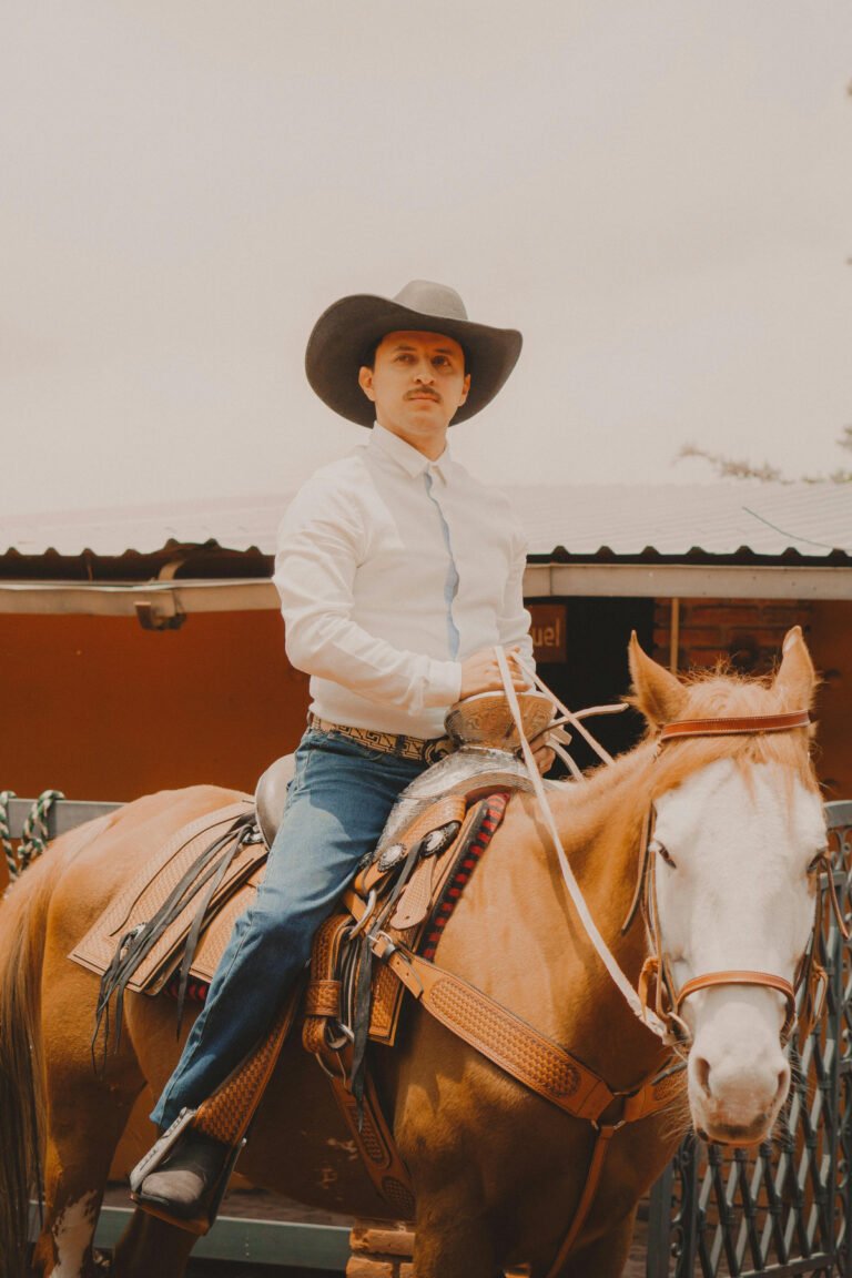 20+ Modern Men's Cowboy Outfits for Ranch Work to Saturday Night