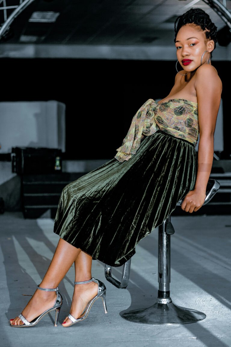 28+ Elegant Velvet Outfits That Look Celebrity-Expensive