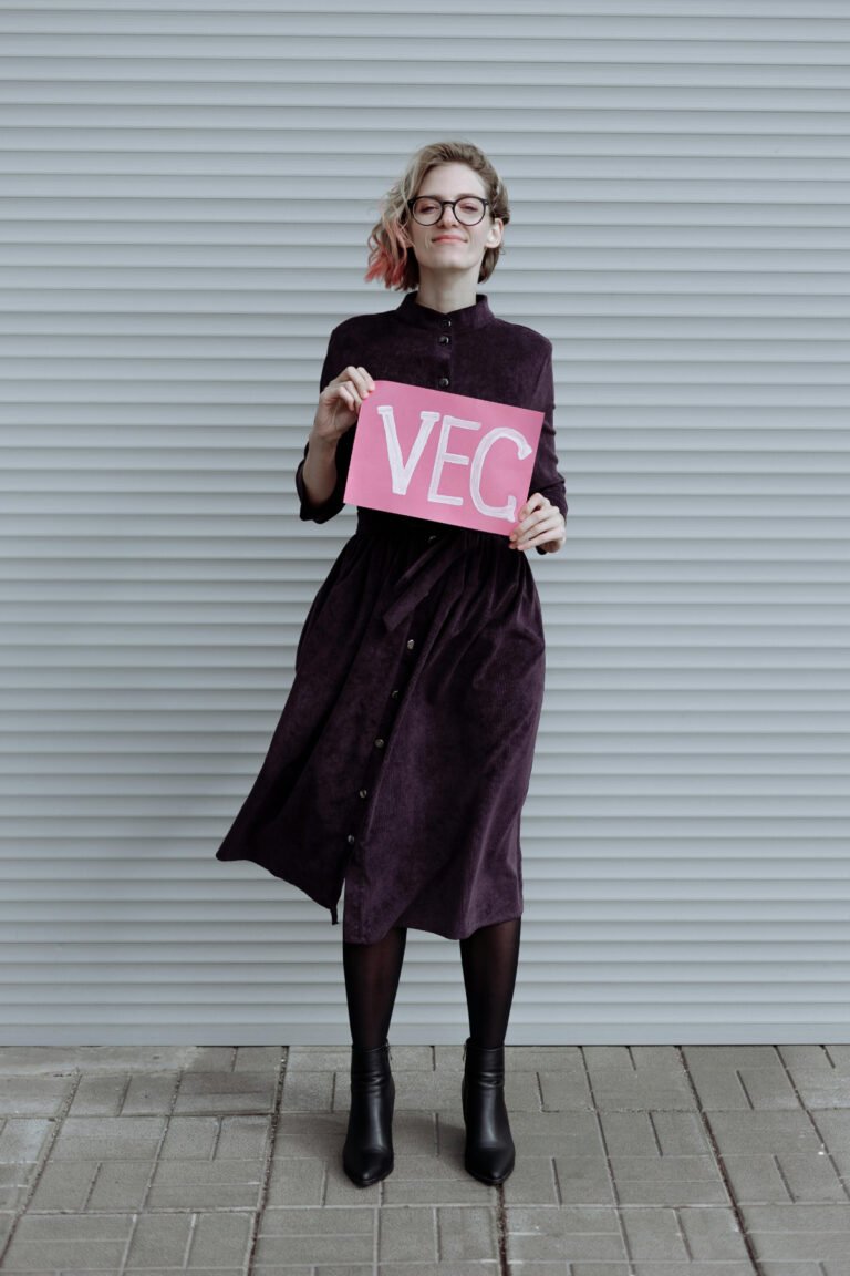 28+ Elegant Velvet Outfits That Look Celebrity-Expensive