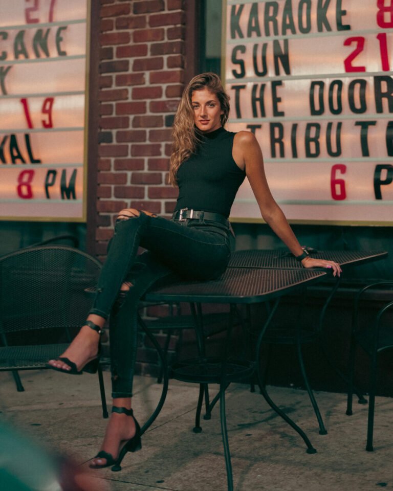 38+ Dazzling Night Out Outfits Women Need in Their Wardrobes